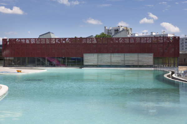 La piscine des Murs à pêches | Est Ensemble